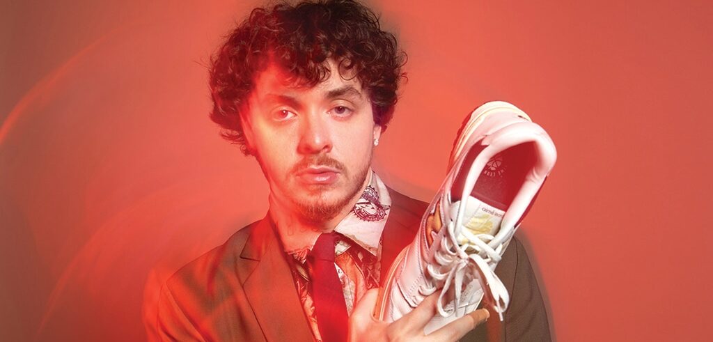 Quem é o artista que tem se tornado o rosto da New Balance? - SPR